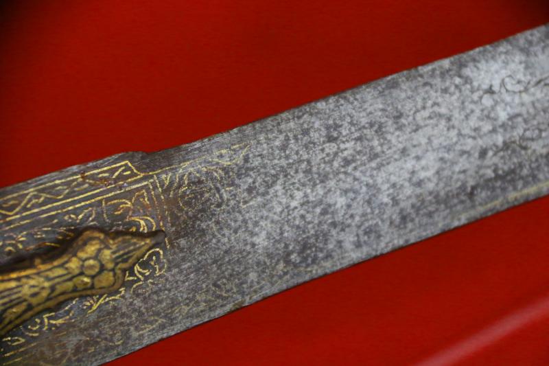 The Lanes Armoury | An I8-19th Century Damascus Gold Inlaid Hilted ...